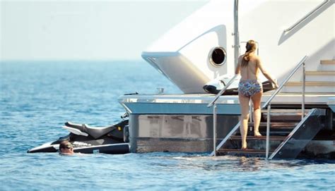 Yasmin Le Bon Shows Her Nude Tits On Vacation With Her Husband Simon Le Bon On Their Holidays In