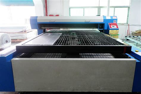 设备展示 幕墙导光板 丝印导光板 免丝印导光板 深圳高亮光光电科技有限公司