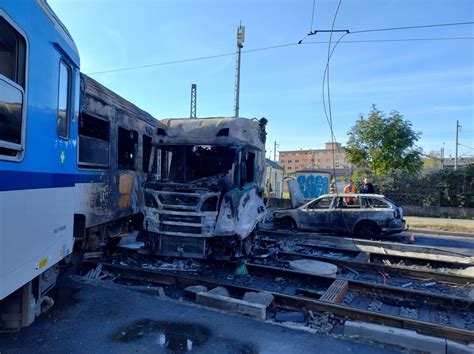 Ogromne straty po wypadku na przejeździe kolejowym w Czechach ZDJĘCIA Raport Kolejowy