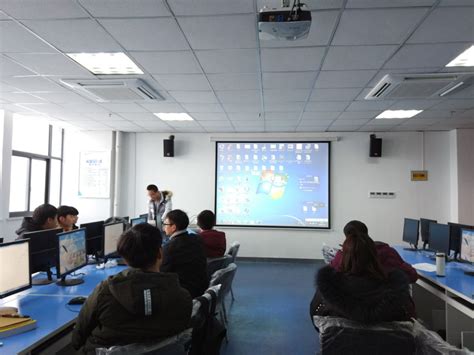 信息工程学院在ict创新基地开展师资培训会
