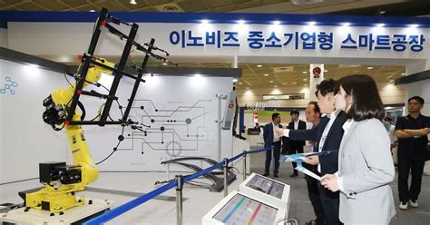 무거운 부품도 거뜬 자동차 공장용 로봇암