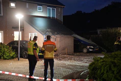 Explosief Gaat Af Grote Schade Aan Huis En Autos 112 Nederland