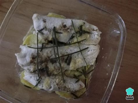 Merluza al horno con limón y vino Fácil