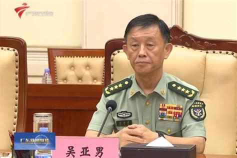 人事观察南部战区司令员调整 62岁吴亚男接替60岁王秀斌
