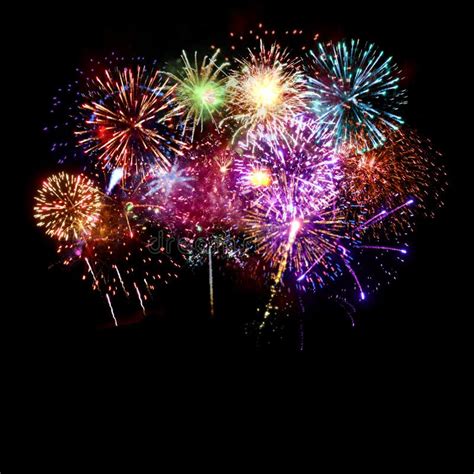 Feux D artifice Sur Le Fond Noir Image stock Image du fond éclatez