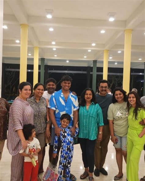 வரலட்சுமியும் என் பொண்ணுதான் வரலட்சுமி பிறந்தநாளுக்காக செம்ம