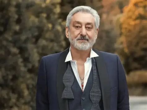 ابی، خواننده پاپ چهارشنبه در اعتراضات‌ علیه حضور ابراهیم رئیسی در