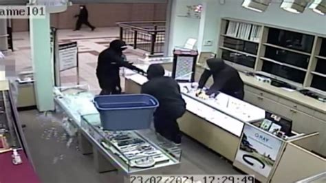 2 Arrests Made In Brazen Jewelry Store Robbery At Bonnie Doon Shopping