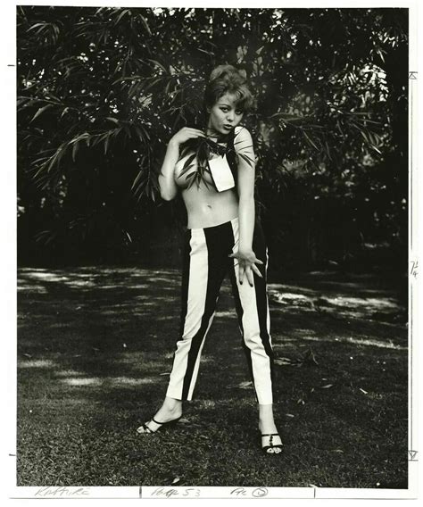 Margaret Nolan Early 60s B W In The Garden R Vgb