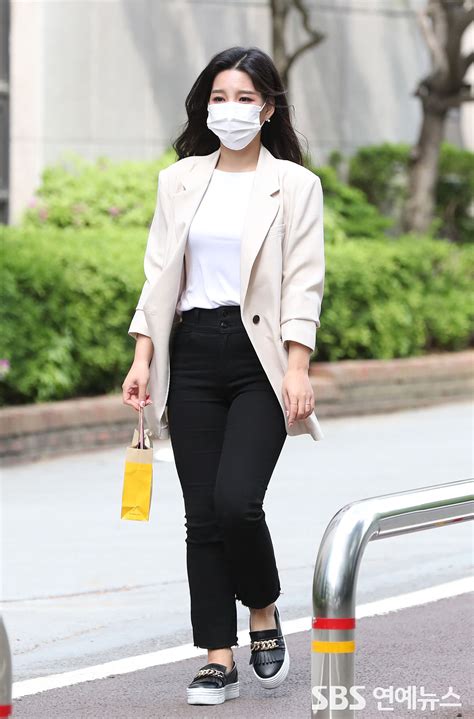 E포토 신미래 미모가 블링