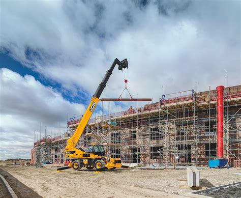 Jcb Unveils 83 Foot 512 83r Rotating Telehandler Equipment World