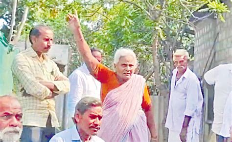 టీడీపీ అభ్యర్థి పార్థసారథికి పెద్దవ్వ ఝలక్ Old Woman Fire On Kolusu