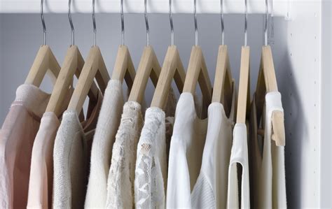 Ragam Jenis Dan Kegunaan Gantungan Baju Kayu Di Kamar Tidur Ikea Indonesia