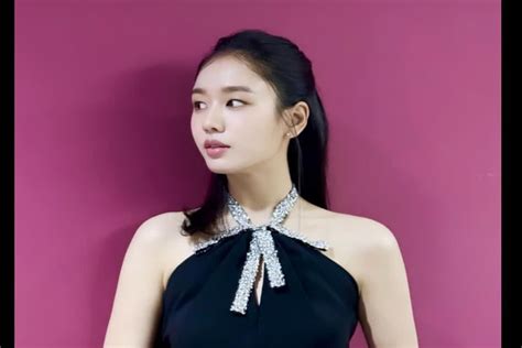 최우수 연기상의 자태 안은진 길채의 우아한 홀터넥 드레스룩 네이트뷰