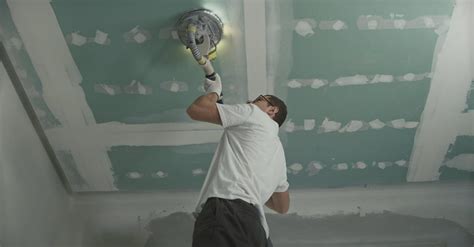 실내 건물 건설 건식 벽체 건식 벽체 샌더 건식 벽체 수리 건식벽체 설치 계약자 근로자 기계 기술 남자 내부 작업 노동 도구 마무리 손질