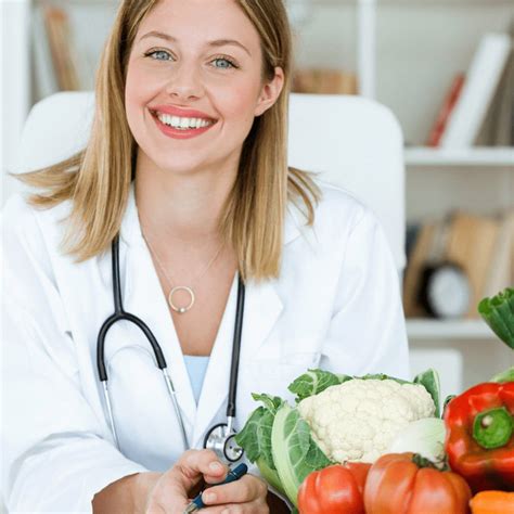 اخصائية التغدية دكتورة هناء السويدي