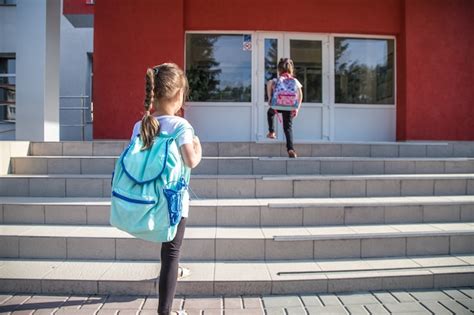 Retour Au Concept Déducation Scolaire Avec Des Filles Des élèves Du