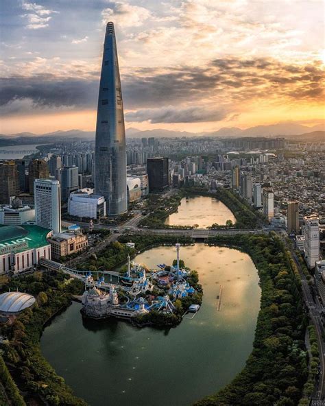 Seokchon Lake And Lotte World Tower In Seoul
