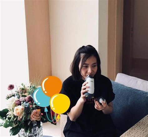 劉鑾雄捐一千萬支持香港電影，甘比出席活動代為轉交支票！ 每日頭條