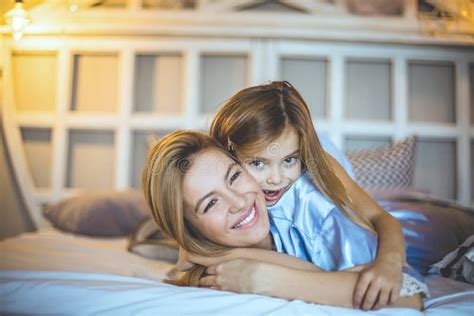 A Veces Mi Mejor Amigo Siempre Mi Mamá Imagen de archivo Imagen de cama casero 172469571