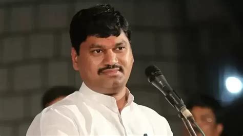 Dhananjay Munde धनंजय मुंडे यांना कोरोनाची लागण पुण्यातील घरी
