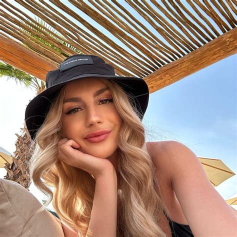 Rebecca Samira Rebeccanx On Threads