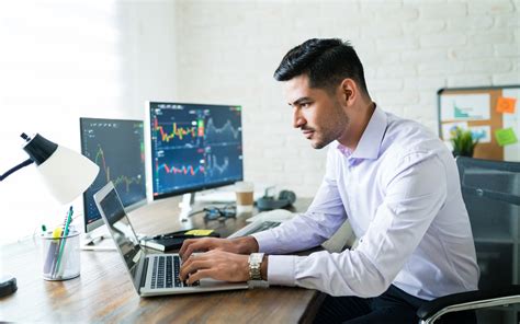 How To Make 300k A Year In 2025 17 Great Jobs And Businesses To Try