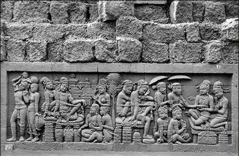 Menilik Gaya Berbusana Jawa Kuno Melalui Relief Karmawibhangga Semua