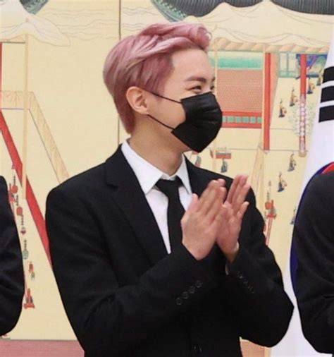 Bts Community Post 눈은 웃고 있어서 또 너무 예쁘고 💜🪐💜🪐💜🪐💜🪐💜🪐 So Proud Of You 💜