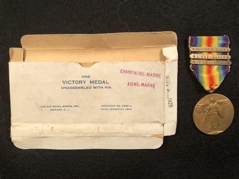 Us Victory Medal With Its Issue Container Rww1