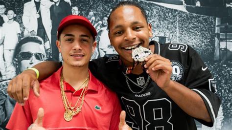 MC Hariel presenteia fã bolsa de estudos através do álbum Funk