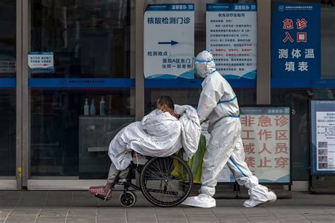 中国のコロナ死者100万人近くも、新たな変異株の恐れ－香港研究者ら Bloomberg