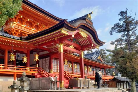 日本三勅祭のひとつ石清水祭が行われている石清水八幡宮へ国宝 の本殿に参拝し八幡界わいを巡った後に還幸の儀を見学します オウンドメディア