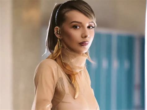 Бременна ли е тази певица