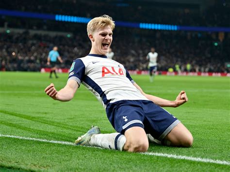Tottenham Beat Liverpool 1 0 In Controversial League Cup Game