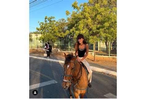Foto Thereza Fonseca A Mariana Do Remake De Renascer Posta Foto Em Cima Do Cavalo Purepeople