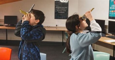 hands on science program held at manchester japanese school shimadzu