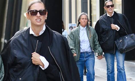 Rhonys Jenna Lyons Affectionately Holds Hands With Her Partner Cass