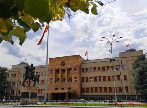 Протест на археолозите пред Собранието УМНО МК