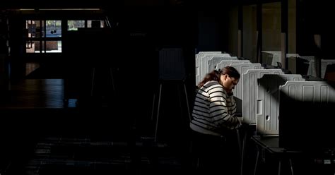 Your Tuesday Briefing The Us Midterms Loom The New York Times