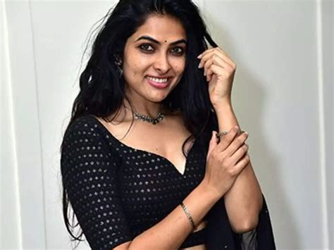 Divi ఏటఎల బగ బస బయట లప కసల అకకడత సరపటటకద
