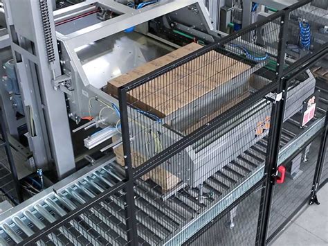 Automatic Palletizer For Wrap Around Cartons And Trays Containing Glass