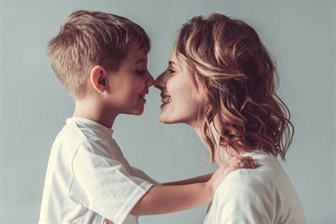 Cuando Los Hijos Empiezan A Darse Cuenta De Que Papá Y Mamá No Lo Saben