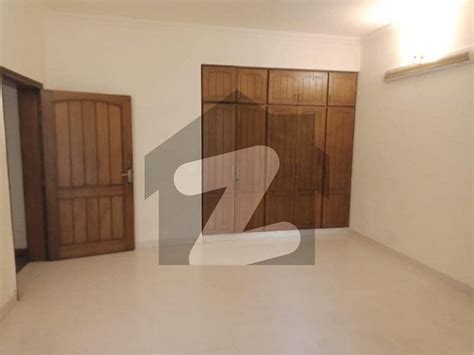 F11 Luxury 4 Bedroom Attached Washroom Dd Tv Katichen Servant Room