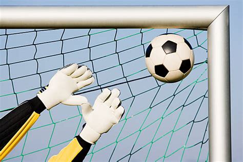 Более 2 900 работ на тему Goalkeeper Gloves стоковые фото картинки
