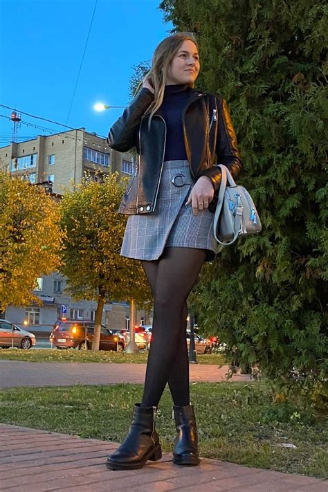 Красотка Мини юбка Девушки в мини юбках фото