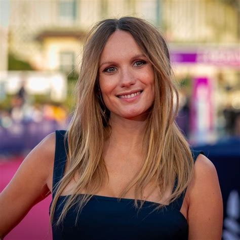 Ana Girardot Teint Nude Et Regard Glamour Au Festival De Deauville Elle