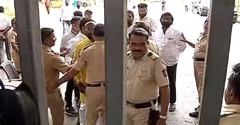 पुण्यात स्वराज्य संघटना आणि ओबीसी कार्यकर्ते आमनेसामने छगन भुजबळांना