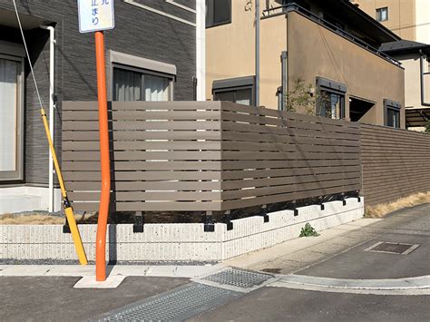 既存ブロック上に設置した人工木フェンス（db色） 人工木材の専門店エコウッドblog