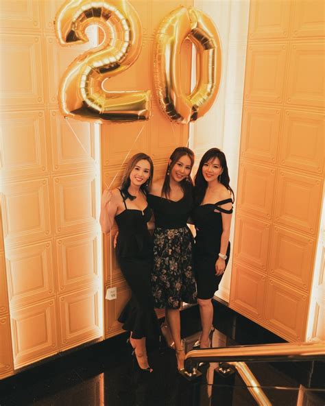 杨洛婷低胸吊带短裙御寒，03年同届港姐佳丽李嘉怡罕现身 星岛环球网